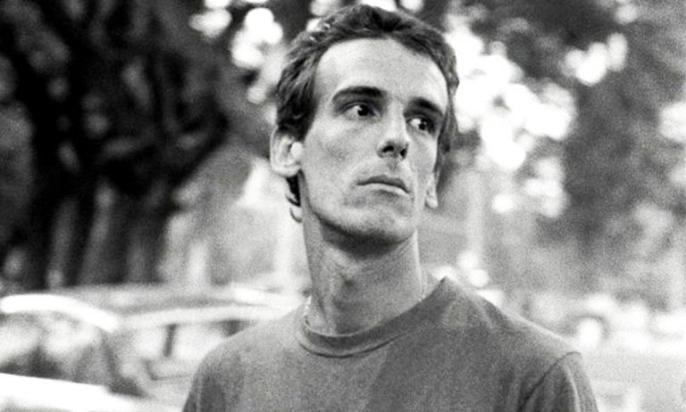 ‘Guitarra negra’: se relanza el libro de poesía de Spinetta en una ...