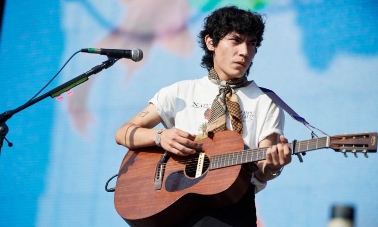 Ed Maverick versiona a Peso Pluma en ‘Lagunas’ - Rolling Stone en Español