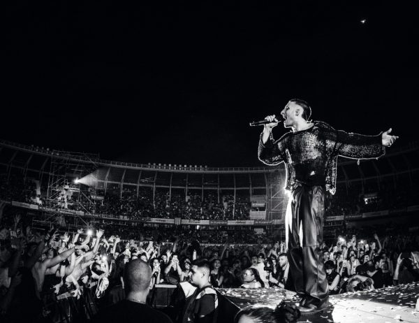 El show de Wos en Racing: un ritual estético y político, con Dillom en ...