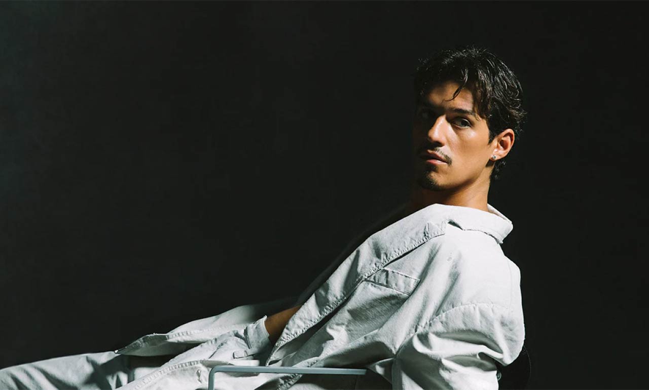 Omar Apollo viaja a la pantalla grande con su nuevo sencillo, 'Te ...