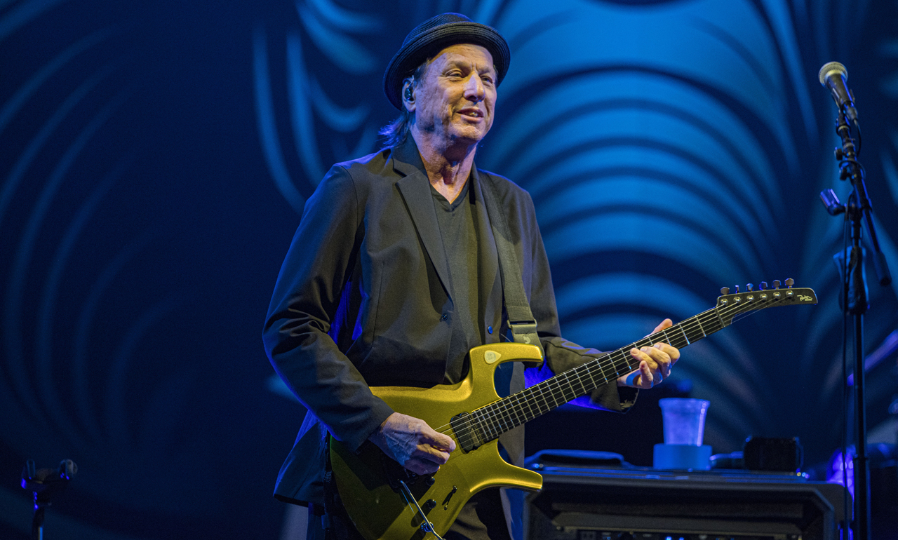 Adrian Belew: el músico que le sacó sonidos de rinoceronte a la ...