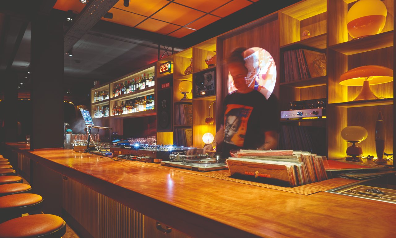 4 listening bars que suenan fuerte en Buenos Aires - Rolling Stone en ...