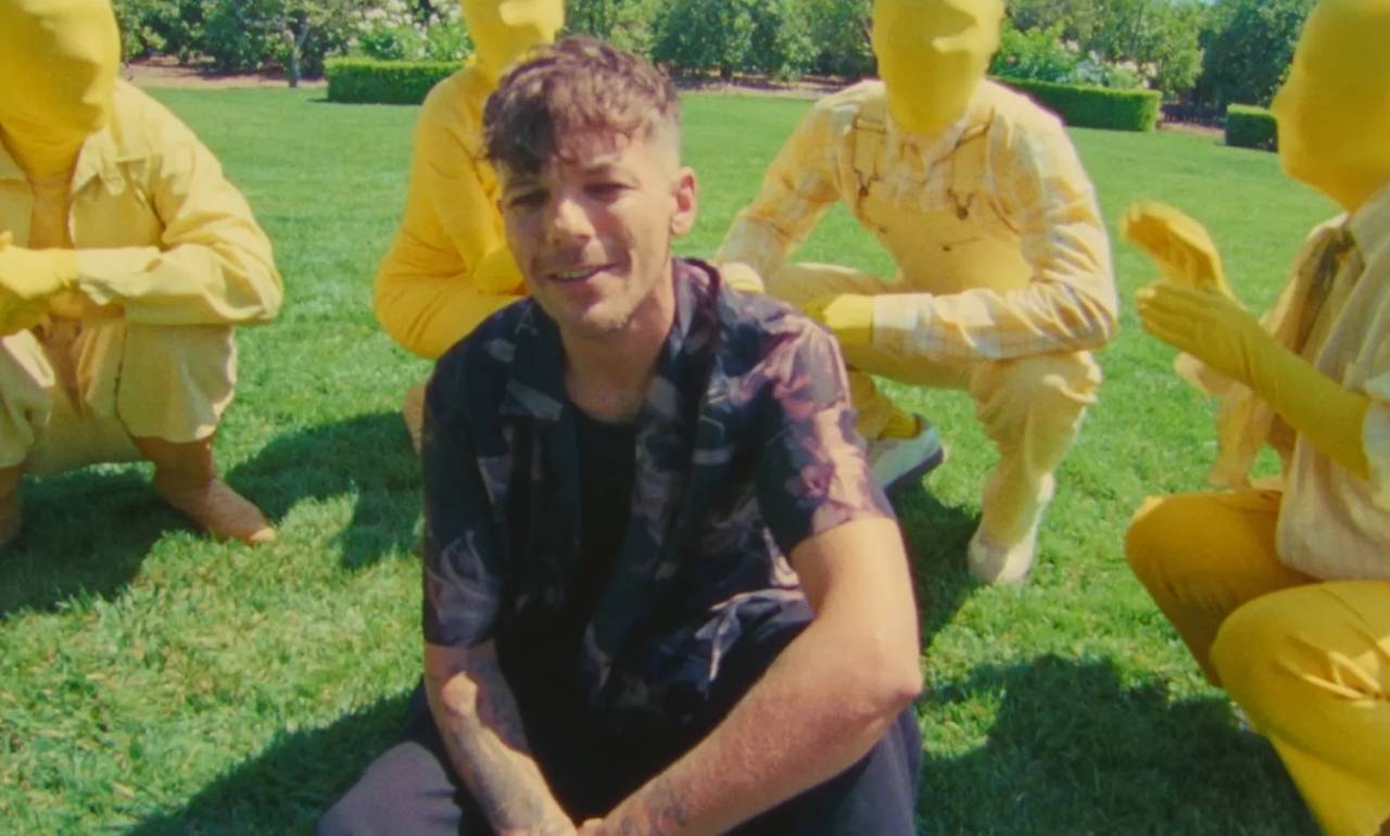 Louis Tomlinson se queda atrapado en un trance amarillo limón en el ...