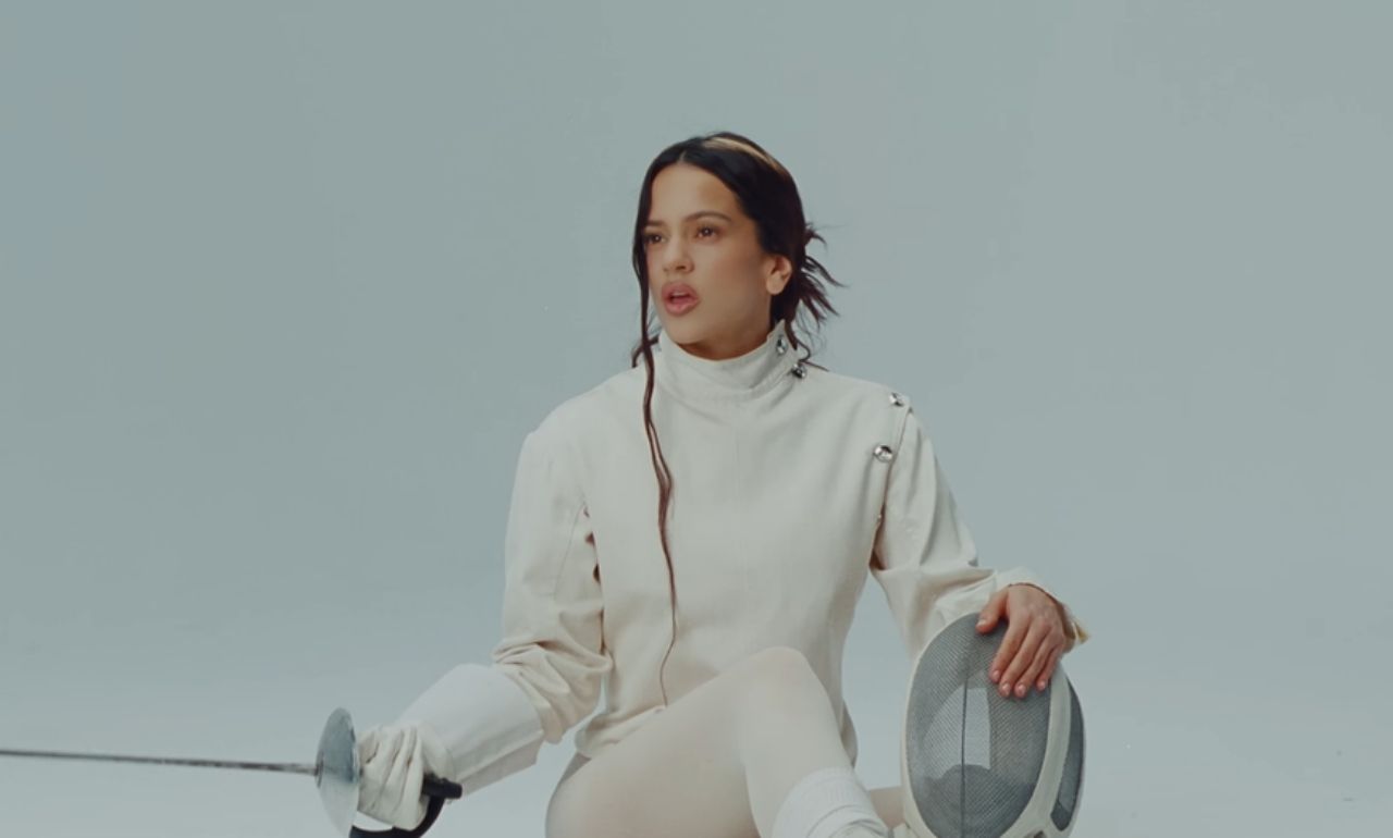 Rosalía deja atrás la mala energía de un ex en el videoclip de ‘La ...